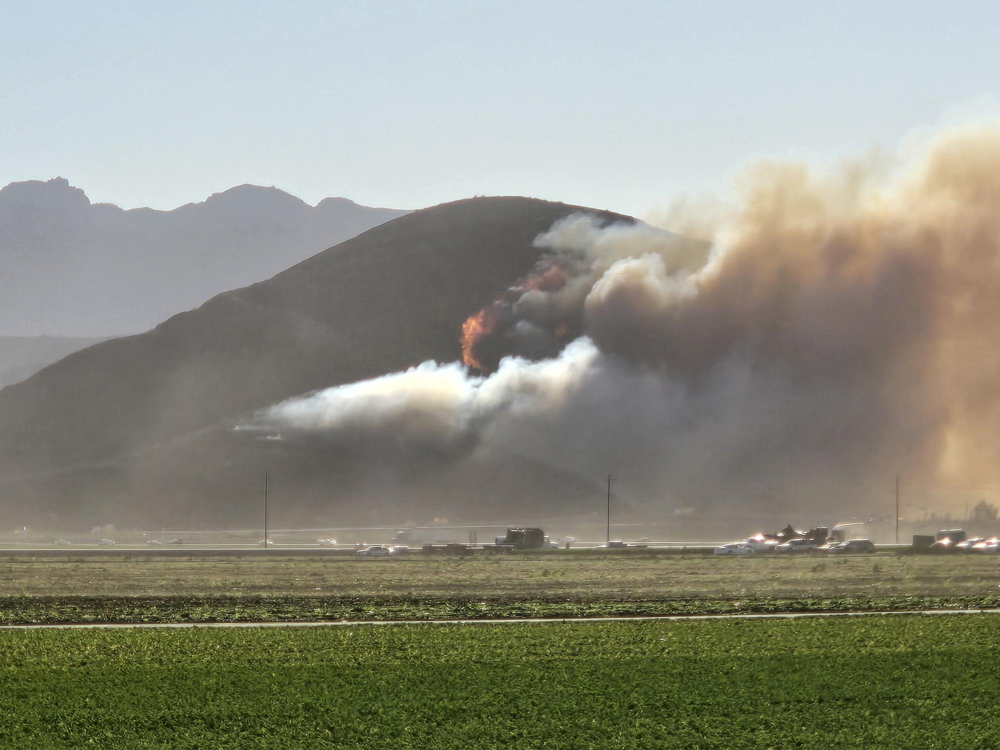 LIVE FROM THE FIELDS: STRONG WINDS & WILDFIRES IMPACTING OXNARD ...